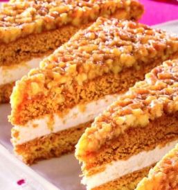 PRAJITURA CU MIERE SI NUCI