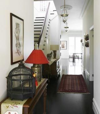 HOLUL - PRIMUL CONTACT CU SPATIUL INTERIOR